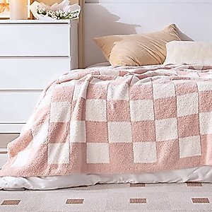 SeaRoomy Throw Blanket Checkerboard Lightweight Blanket Ultra Soft Cozy Plaid Fuzzy Blankets Reversible Checkered Blanket for Couch Bed Decor Gift Idea(Light Pink, 51×63in)