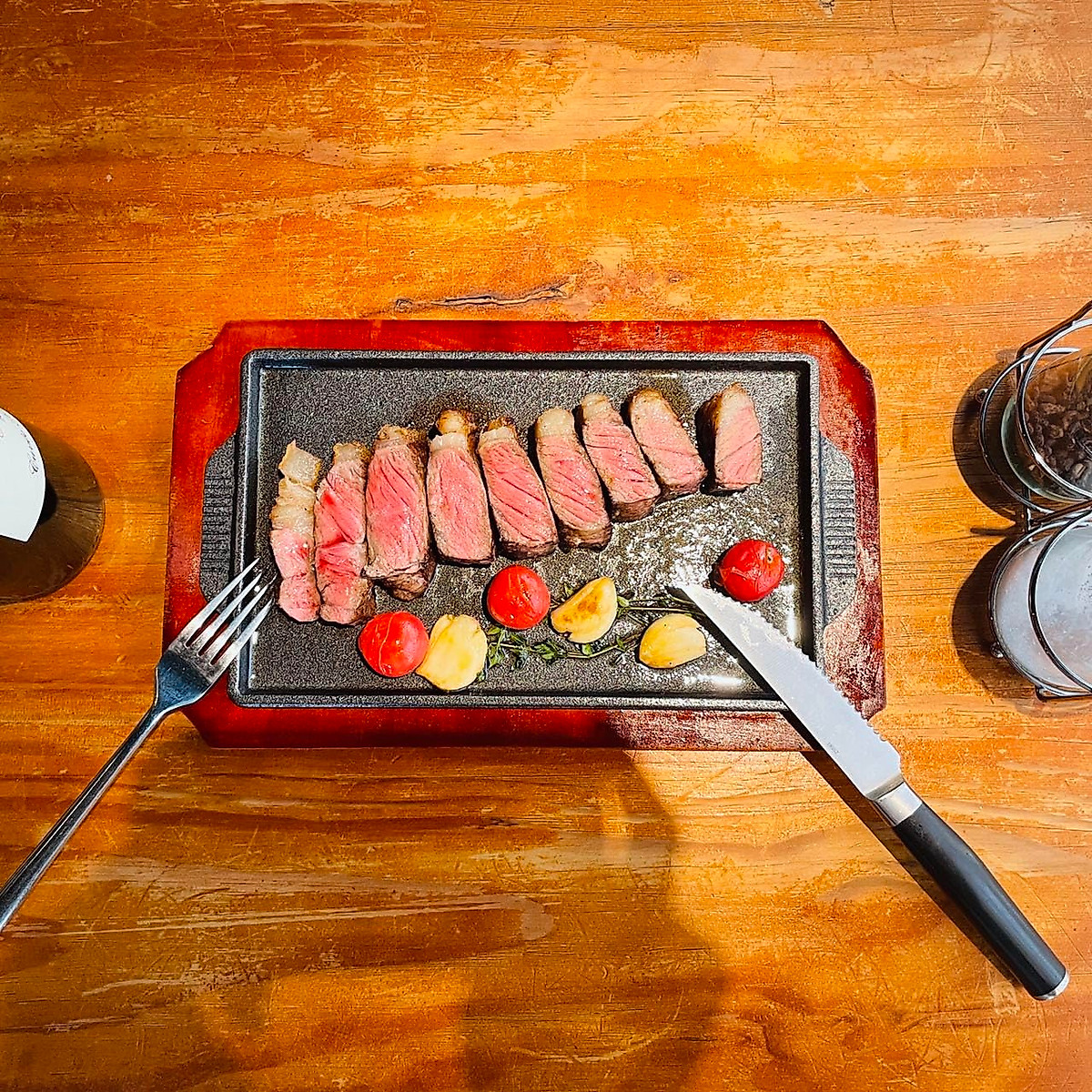 FJPTFENG Cast Iron Steak Plate, Grill Pans, Sizzle Griddle with Wooden Base, Steak Pan, Griddle Grill Pan with handles (Plate 6.7" x 4.4")