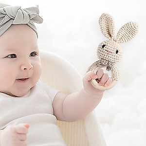 Youuys Wooden Baby Rattle Toys, Easter Bunny Rattle for Baby Crochet Bunny Rattle Toy Natural Wood, Shaker Rattle for Hand Grips, Boy Girl First Rattle Gift, Newborn Gifts (Bunny)