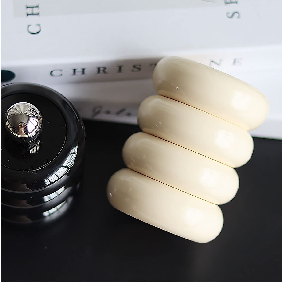 Tissting Qtips Holder Dispenser 7.8 x 12.5 cm White Resin Doughnut Shape Cotton Swab Storage Container with Lid, Qtip Dispenser Jars for Bathroom Vanity