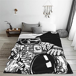 Laridaorio Halloween Throw Blanket, 50"×60“ Skull Fleece Blanket for Men, Women and Kids - Super Soft Lightweight Warm Plush Astronaut Blanket Throw Decor for Bed Sofa Couch