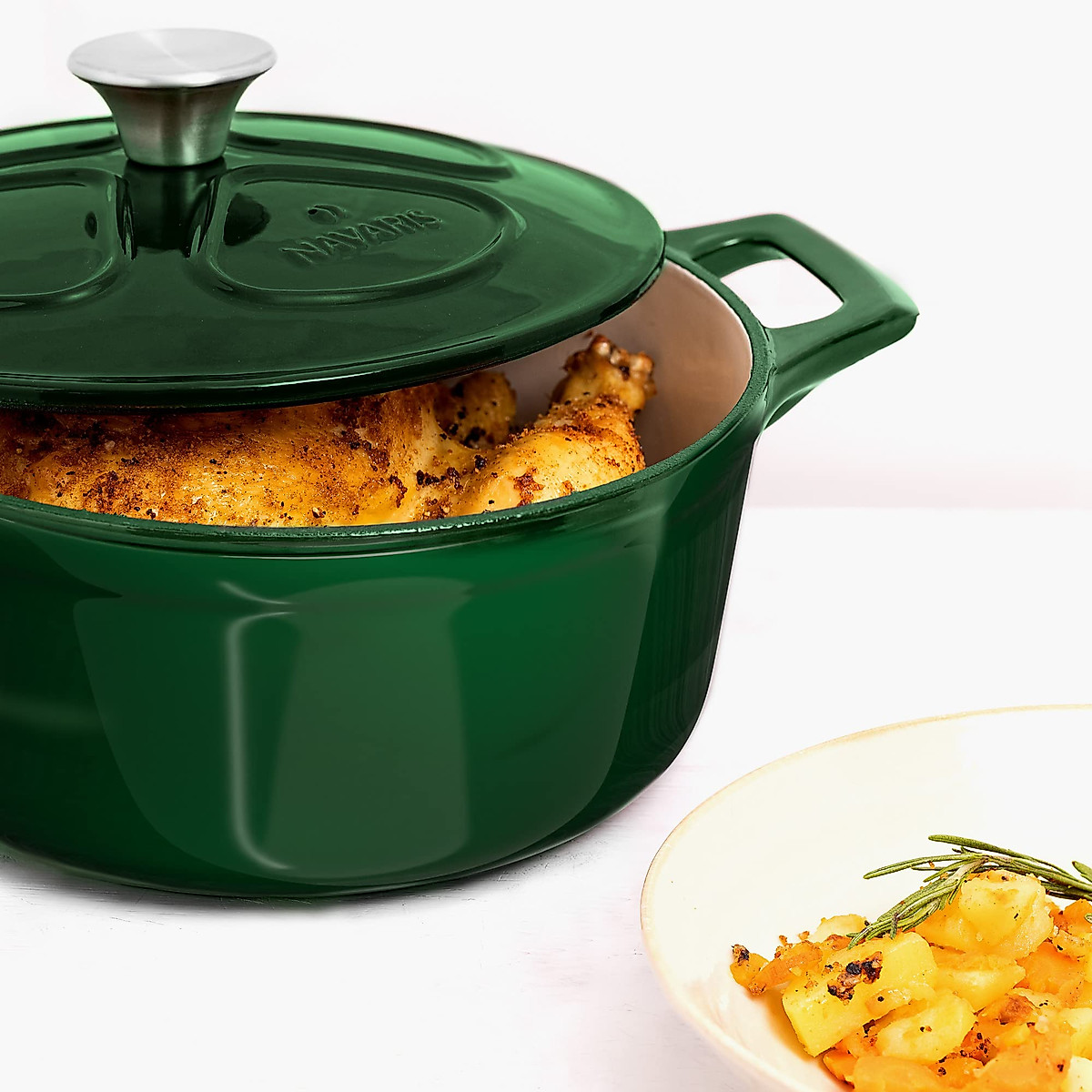 Navaris Enameled Cast Iron Dutch Oven - 2.6-Quart Enamel Coated Casserole Pot with Lid - Suitable for Oven and All Stovetops Incl. Induction - Green