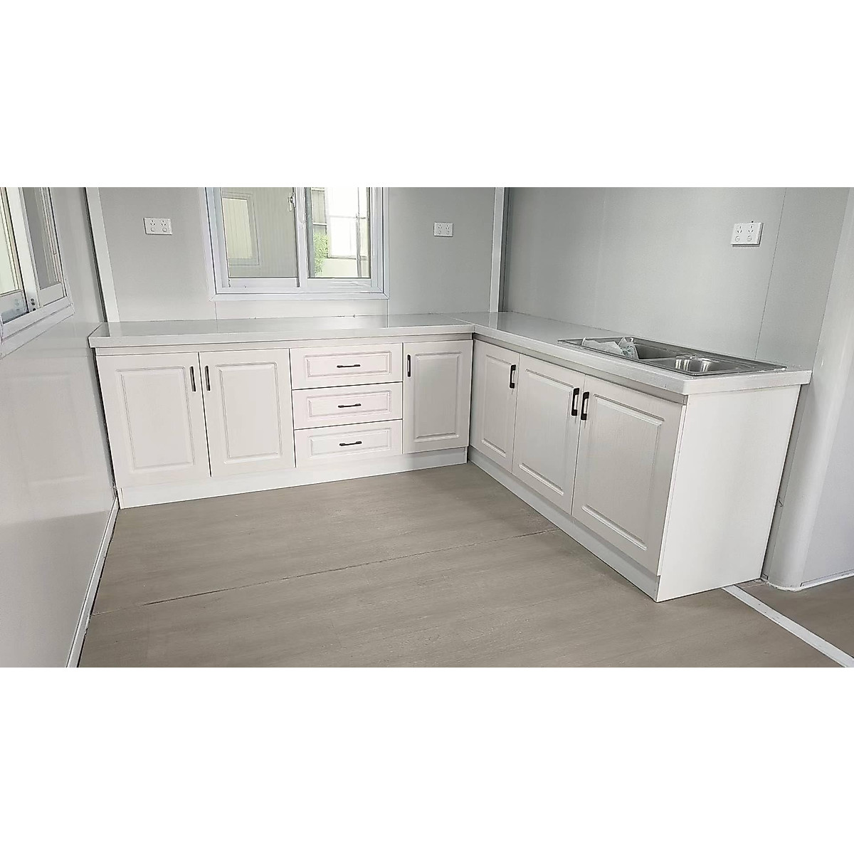 20FT*40FT Mobile Prefab Expendable Plastic Shed Tiny House, Outdoor Shed Tiny House,Modren Lockable Door and Vindeows, Villa, Office, Warehouse,(with Restroom and Kitchen)