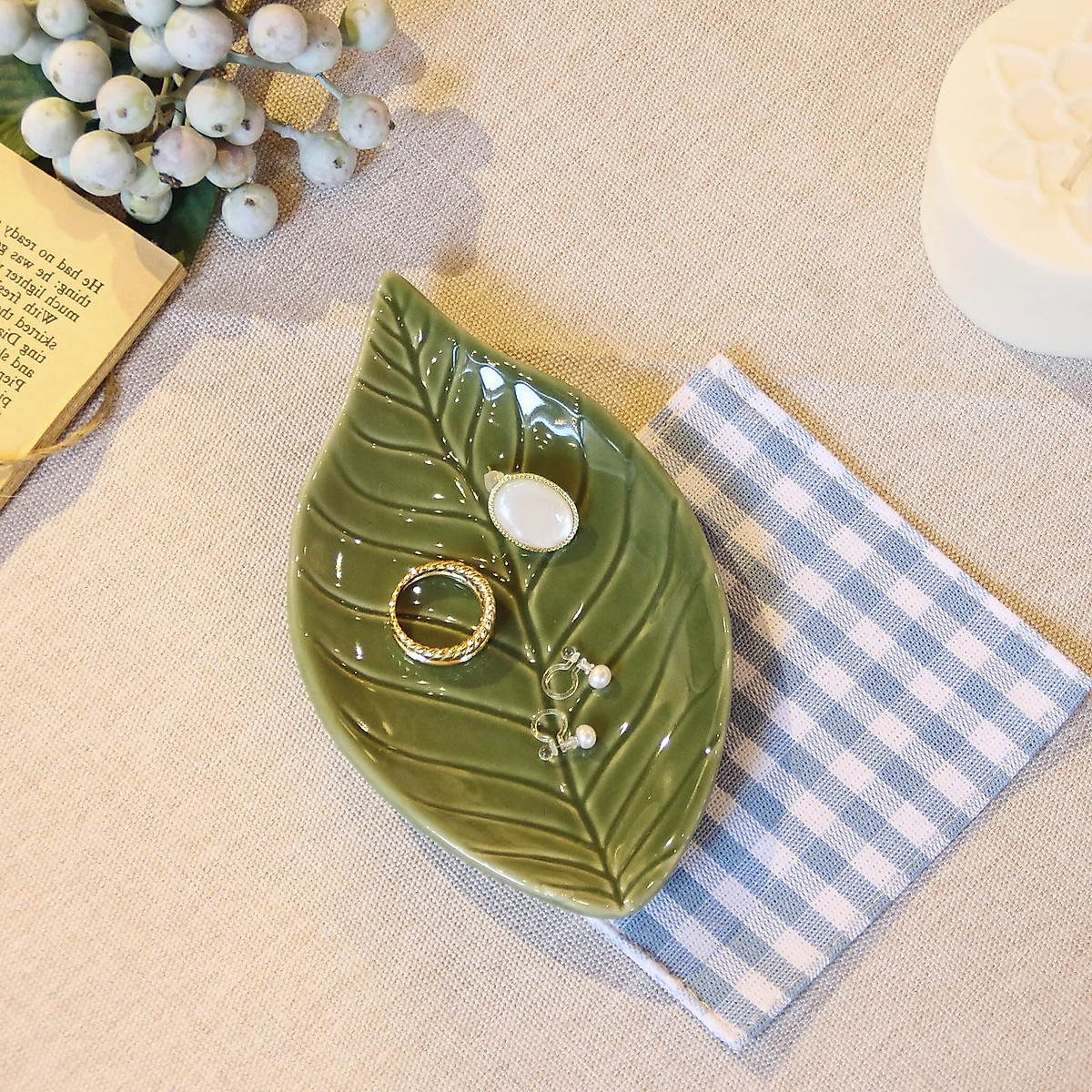 LZBALUYO Jewelry Dish Trinket Tray for Women, Ring Dish Holder, Unique Leaf Shape Ceramic Plate Cute Things Vanity Aesthetic Room Decor Mother's Day Birthday Christmas Warm House Gifts (Green)