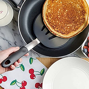 Silicone Spatulas for Nonstick Cookware, GEEKHOM 600F Heat Resistant Extra Large and Wide Flexible Spatulas Rubber Turners, Kitchen Cooking Utensils Set for Pancake, Eggs, Fish, Omelet(4 Pack, Black)