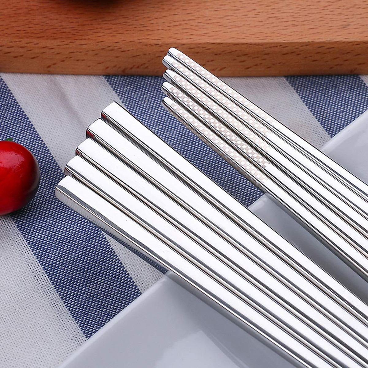 LIUNA Reusable Metal Chopsticks 304 Stainless Steel Chopsticks 9 Inch Mirror Polish Square Chop stick 5 Pairs Gift Set