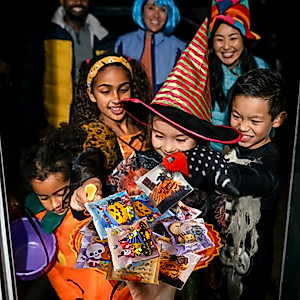 AXYEEUR 550 Pcs Halloween Candy Bags,Halloween Self Adhesive Cookie bags,12 Styles Halloween Clear Cellophane Treat bags for Party Favors Supplies