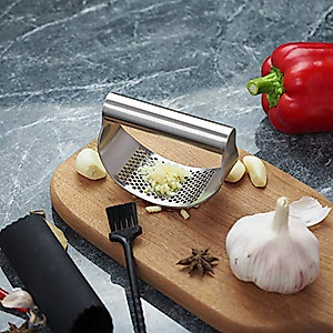 Stainless Steel Garlic Presser, 2024 Upgraded Rocker Garlic Mincer Garlic Press, Garlic Crusher with Peeler and Cleaning Brush, Manual Garlic Chopper for Smash Garlic Kitchen Tools (1 Pack)