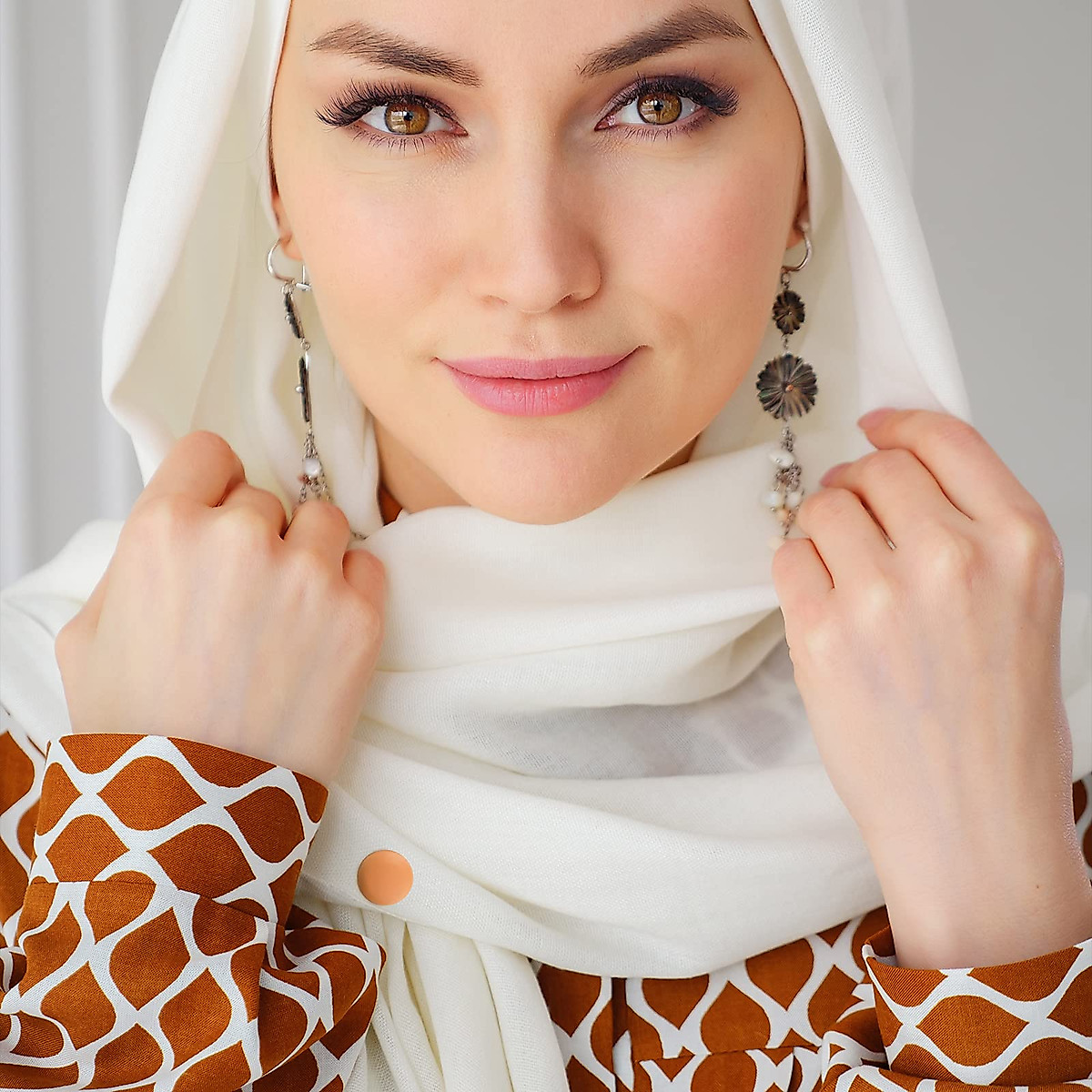 Hijab Magnetic Pins 12 Pieces Strongest Commercial Magnetic Hijab Pins Colorful Multi-use Hijab Round Magnets for Women