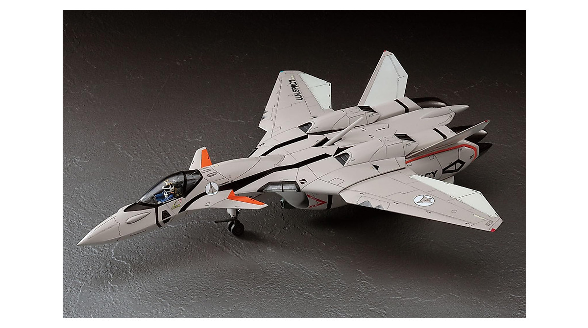 VF-11B Thunderbolt Model Kit | Hasegawa 1/72 Scale Plastic Model