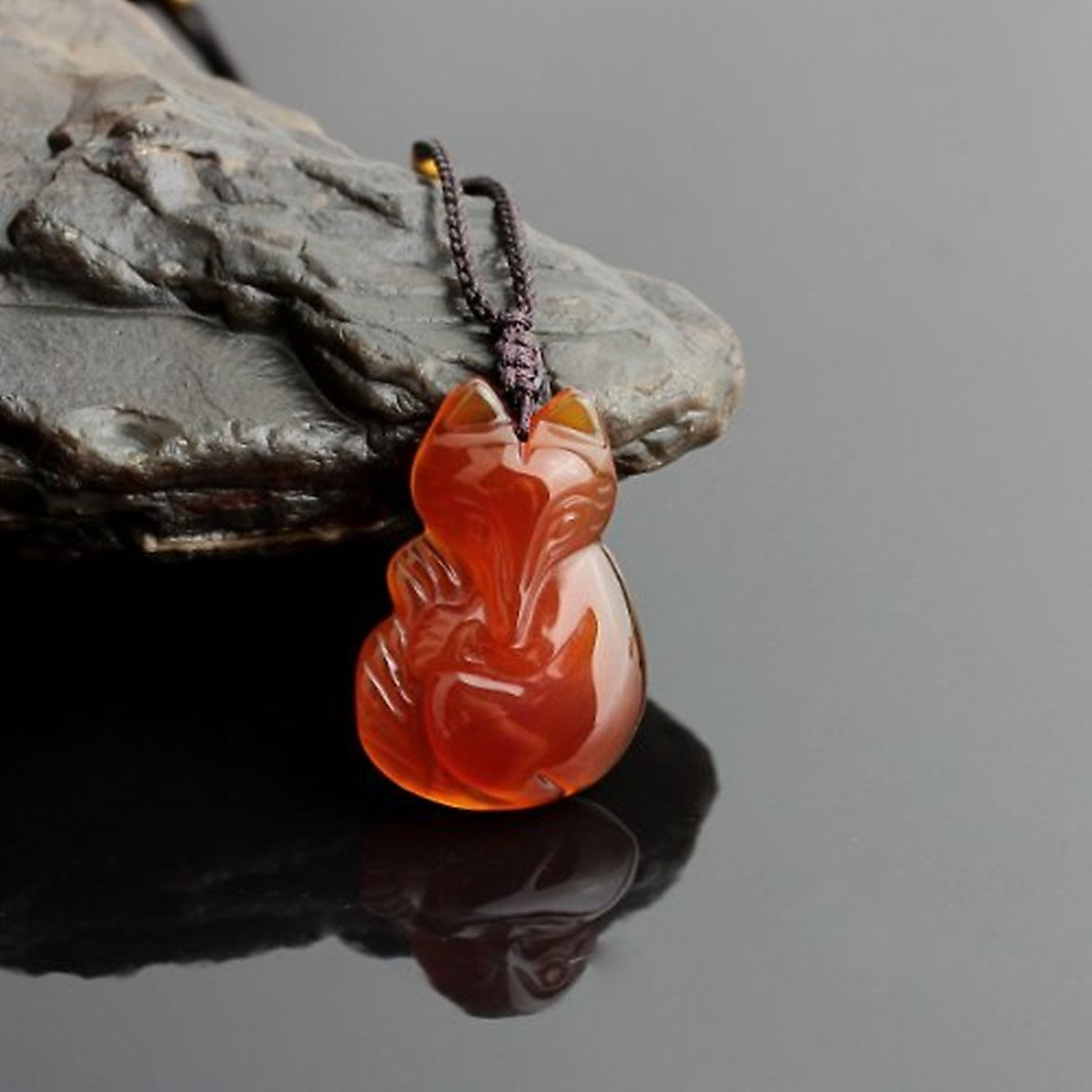 COOLSOME Women's Red Agate Fox Queen Pendant Necklace Grounding Stone Protection (Red Agate)