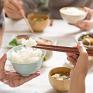 MFJUNS 5-Pairs Reusable Set of Chopsticks, Natural Wood Chopstick and Minimalism Japanese Chopsticks Non-slip Design 8.8 Inch/22.5cm Gift Set