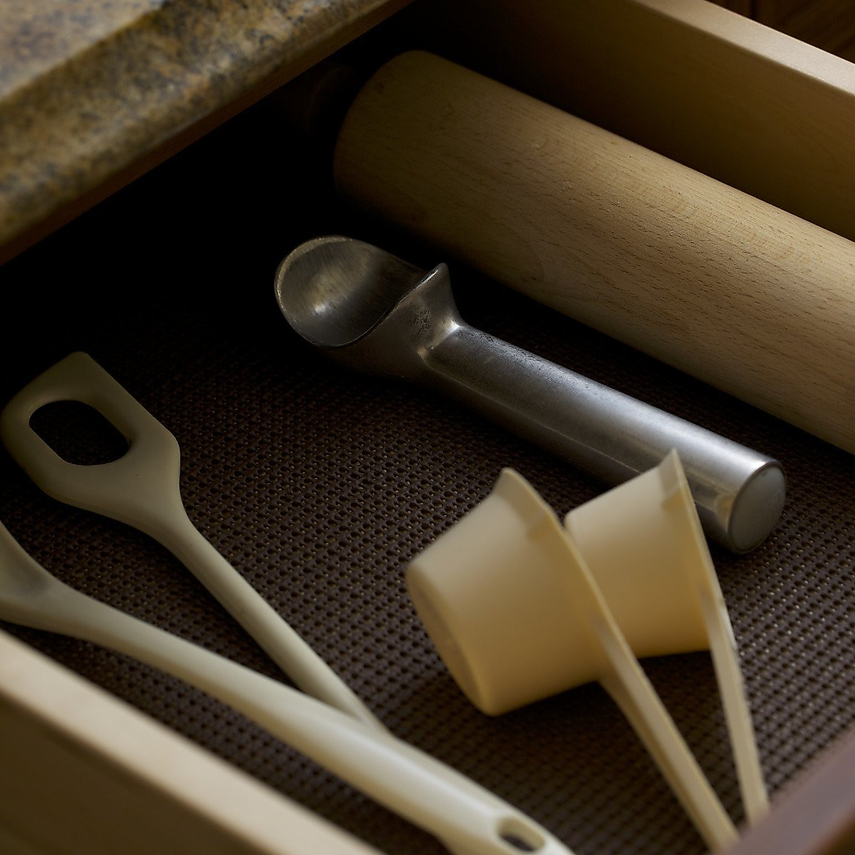 Duck Brand Select Grip EasyLiner Shelf and Drawer Liner, 20-Inch x 6-Feet, Non-Adhesive, Chocolate, 1142163