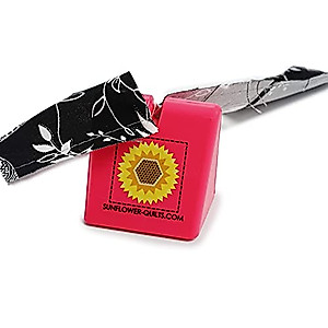 The Original Thread Cutter by Sunflower QUILTS (Pink)