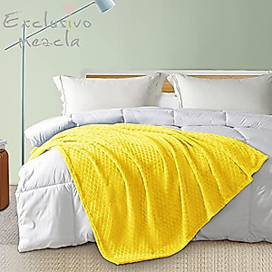 Exclusivo Mezcla Diamond Ultra Soft Throw Blanket, Large Flannel Fleece Blanket for Couch/Bed/Sofa (Yellow, 50 x 70 Inches) - Cozy, Warm and Lightweight