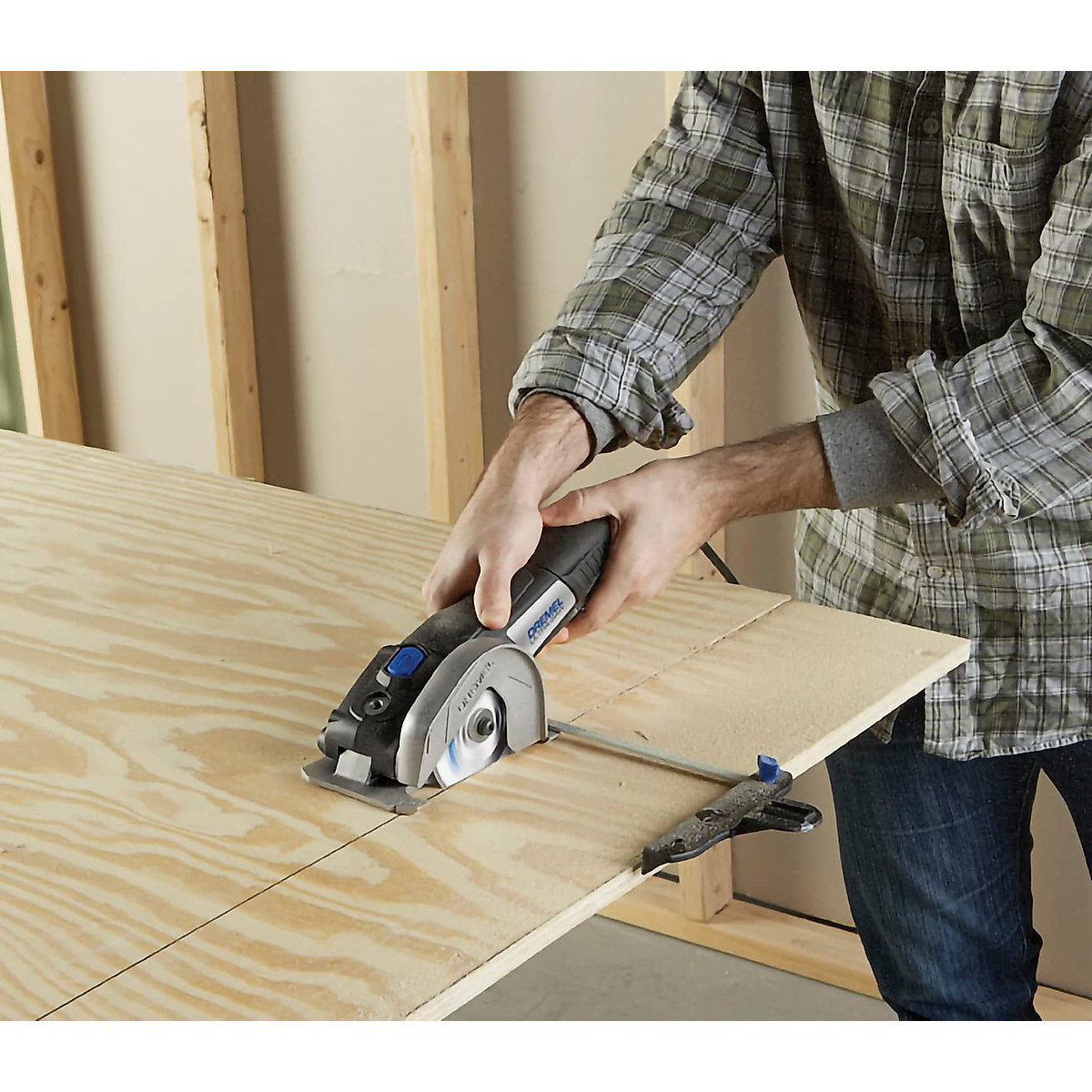 Dremel Ultra Saw US40-04 Corded Compact Saw Tool Kit with 3 Cutting Wheels and Auxiliary Handle