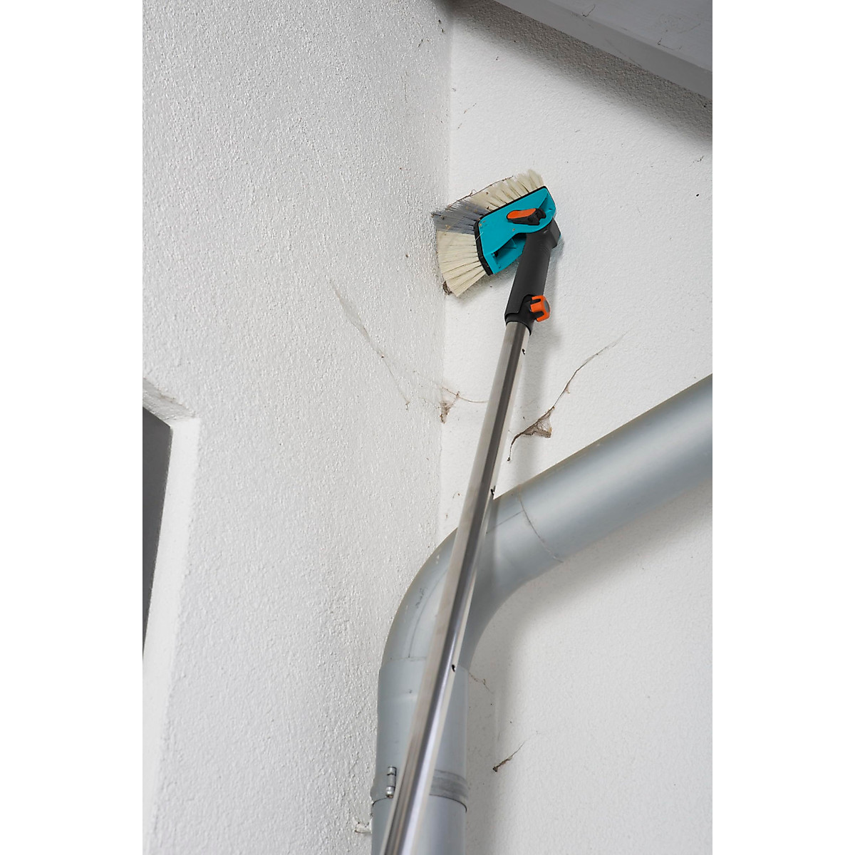 GARDENA CombiSystem Angle Broom: Comfortable Eckbesen for Removing e.g. Cobwebs in Corners, Variable Working Angle (3634-20)