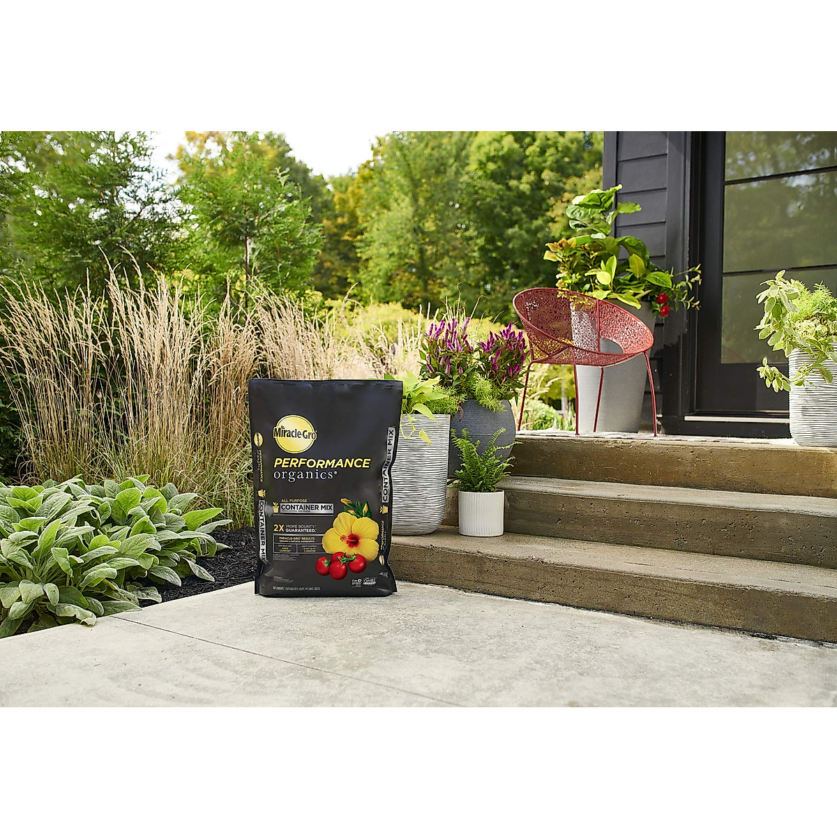 Miracle-Gro Performance Organics All Purpose Container Mix - Organic and Natural Plant Soil, Feed for Up to 3 Months, For Vegetables, Flowers, and Herbs, Use in Indoor and Outdoor Containers, 1 cu. Ft