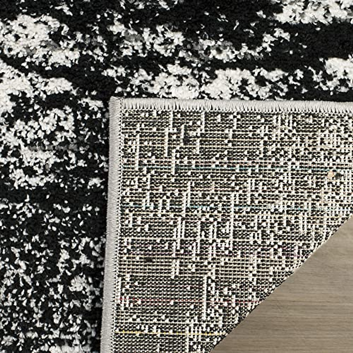 SAFAVIEH Adirondack Collection Area Rug - 5'1" x 7'6", Silver & Black, Modern Abstract Design, Non-Shedding & Easy Care, Ideal for High Traffic Areas in Living Room, Bedroom (ADR112A)