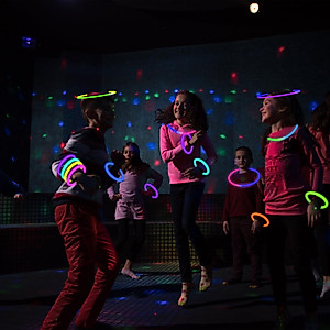 Leetous 4th of July 8" Glow Sticks Party Pack-100,Light up Bracelets & Necklaces Accessories for Kids,Neon Glow in the Dark Party Favor Supplies Decorations for Birthday,Camping, Patriotic Activities