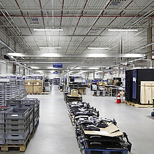 Generic 4-ft 10,000-Lumen LED Shop Light with Adjustable Light Tubes White Finish 5000K Daylight (FXSL055AMFLE/100)