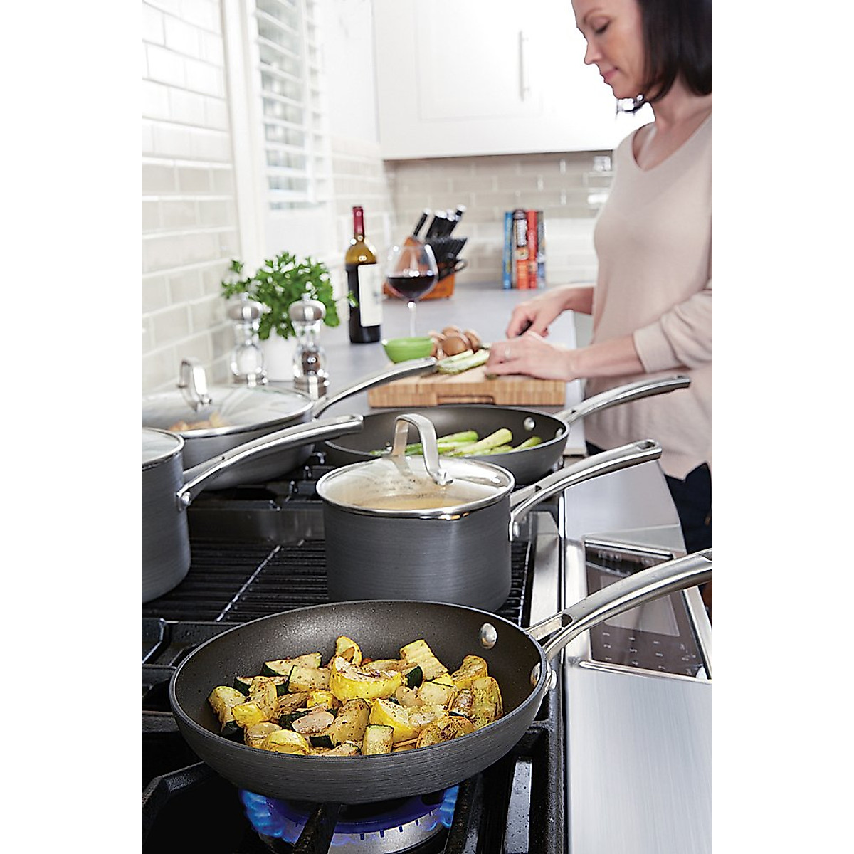 Calphalon 1932455 Classic Nonstick Sauce Pan with Cover, 3.5 quart, Grey