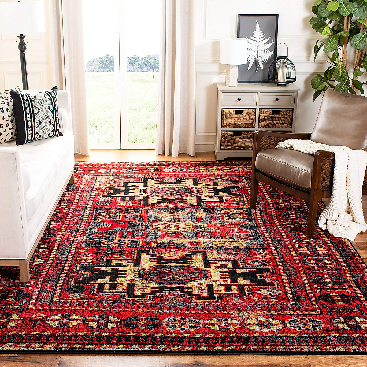 SAFAVIEH Vintage Hamadan Collection Area Rug - 8' x 10', Red & Multi, Oriental Traditional Persian Design, Non-Shedding & Easy Care, Ideal for High Traffic Areas in Living Room, Bedroom (VTH213A)