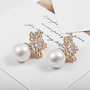 Fashion Chic Simulated Pearl Studs Snowflake Earrings For Women (Gold)