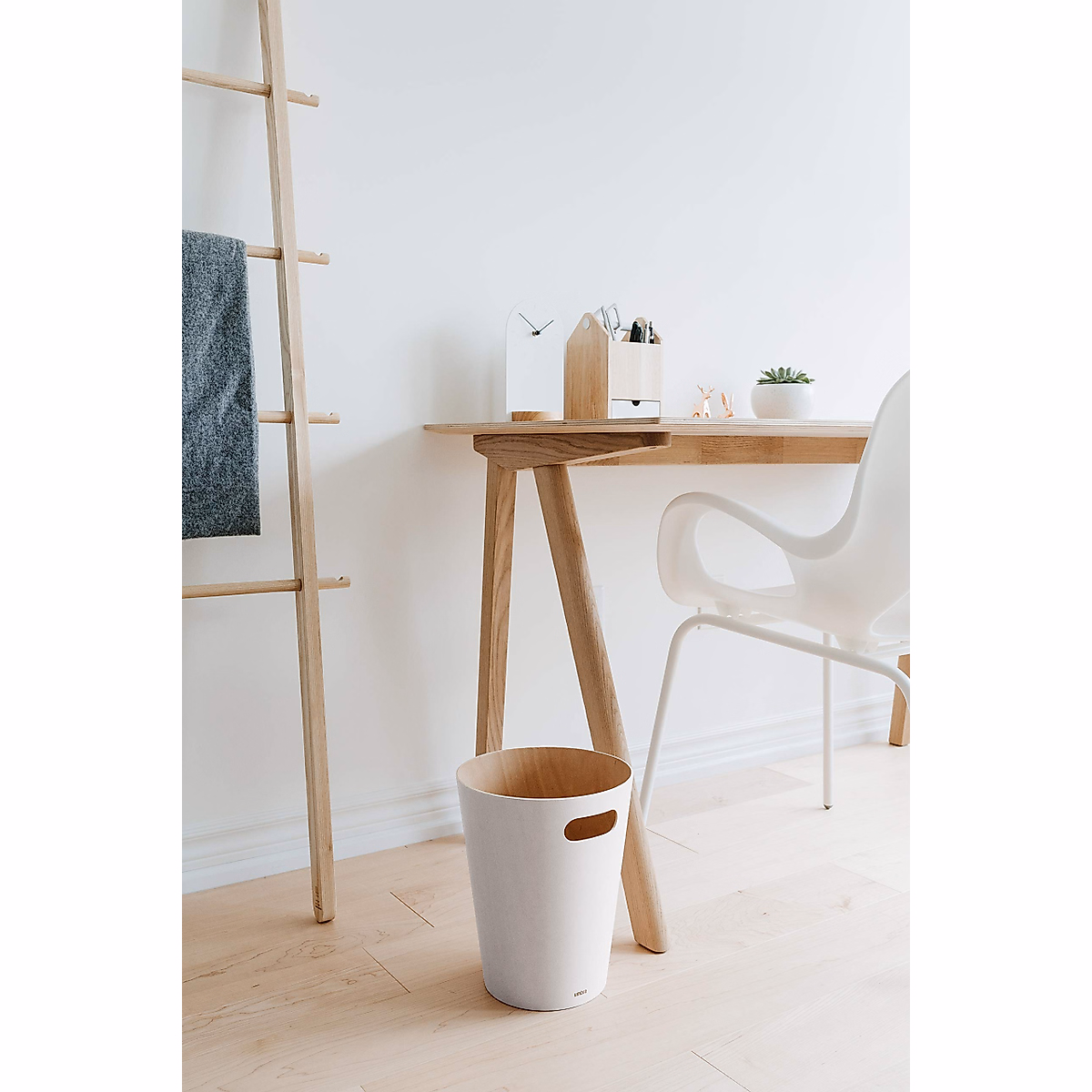 Umbra Woodrow, 2 Gallon Modern Wooden Trash Can Wastebasket or Recycling Bin for Home or Office, White