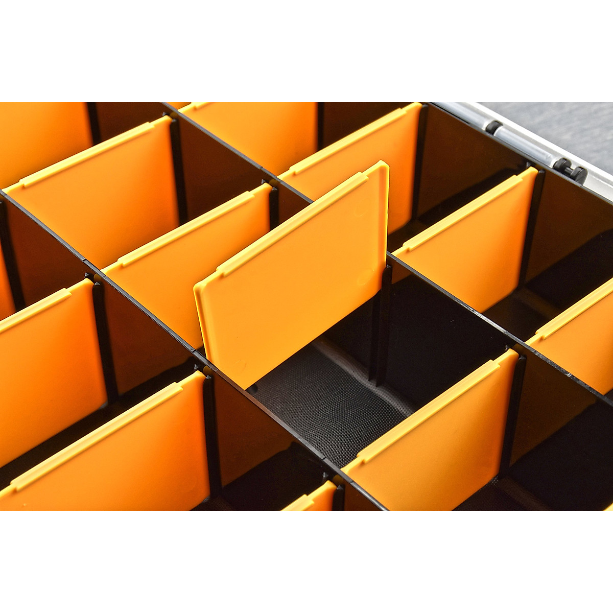 SE 21 Multiple Compartment Storage Container with Lid - 87119DB