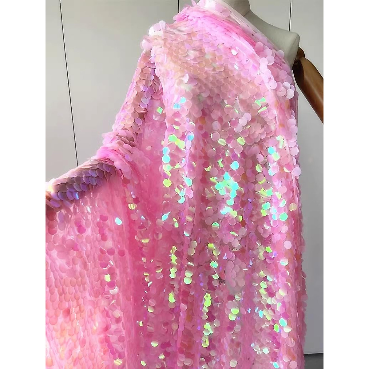 Singring Round Sequin Fabric, Mermaid Tablecloth Background Fabric Fish Scale Sequins Fabric Photo Props Wedding Decor Mesh Sequins Fabric for DIY Dress Clothes (Pink,2 Yards)