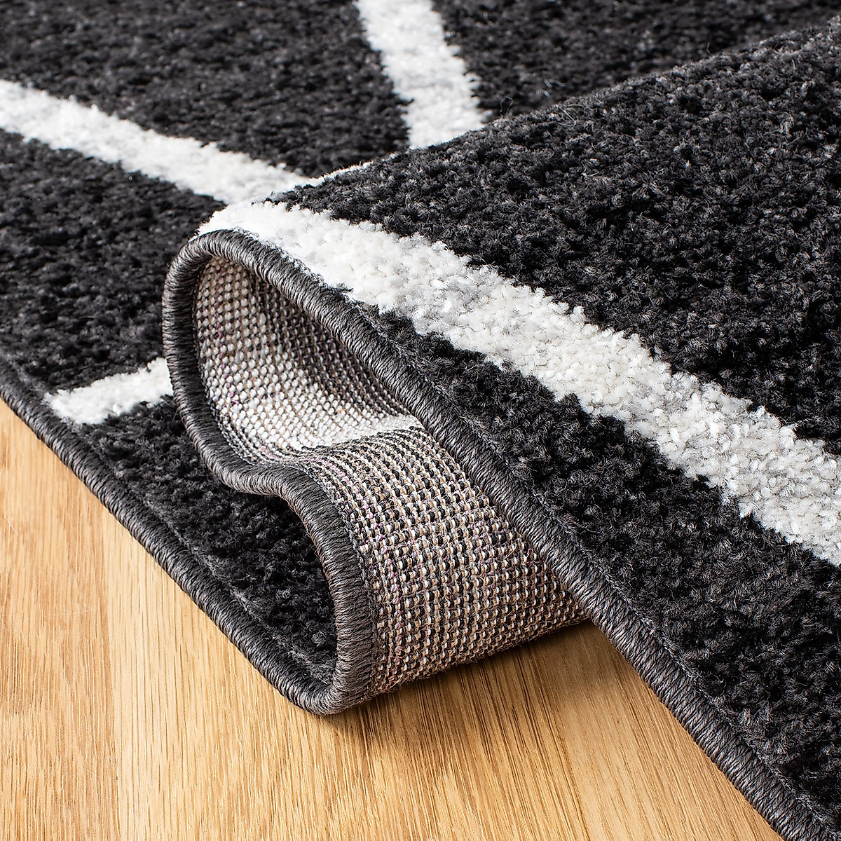 SAFAVIEH Adirondack Collection Area Rug - 5'1" x 7'6", Black & Ivory, Modern Geometric Design, Non-Shedding & Easy Care, Ideal for High Traffic Areas in Living Room, Bedroom (ADR262G)