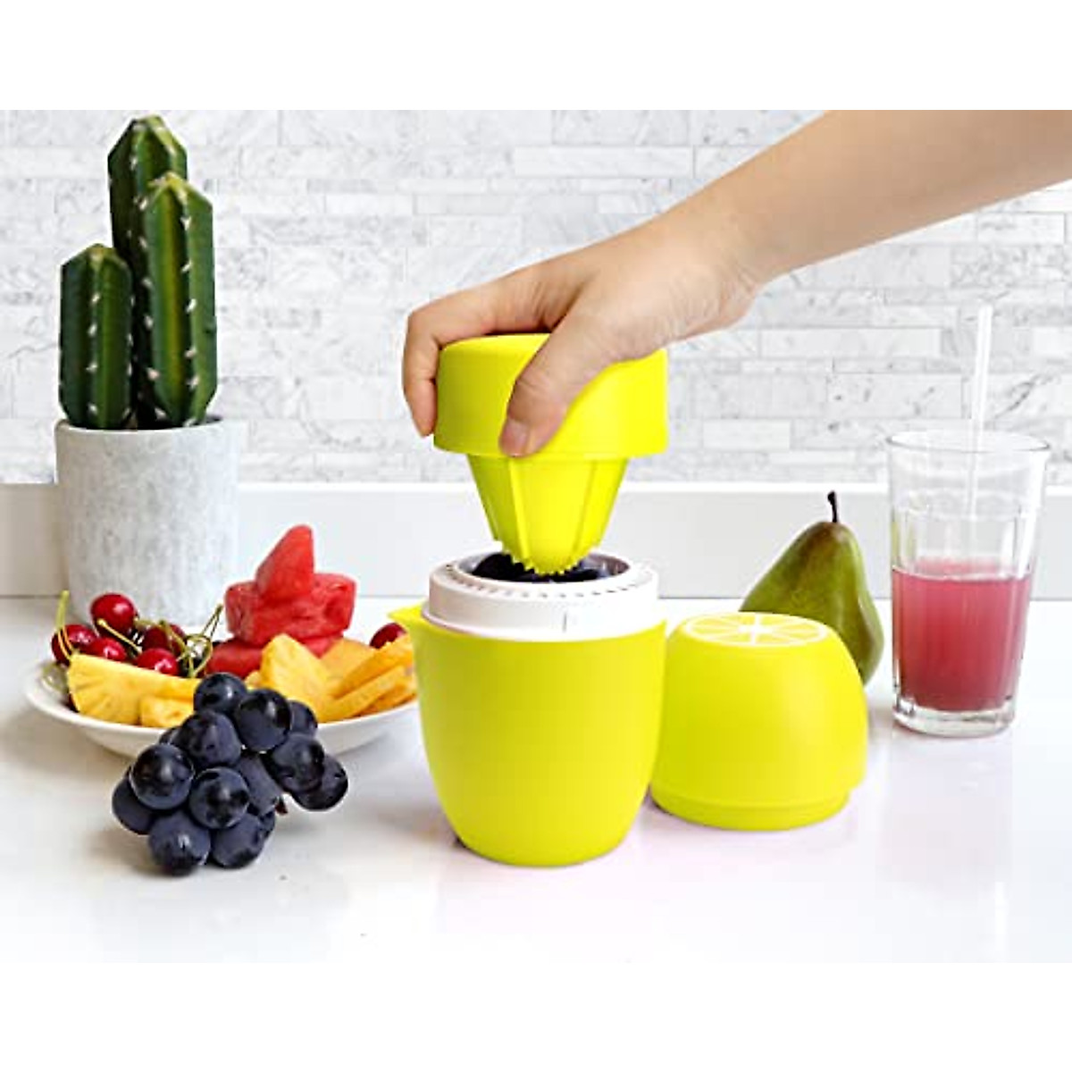 Lechin Hand Juicer - Citrus Juicer with Lemon Shape - Hand Lemon Juicer with Two Press Options for Different Fruits (Yellow)