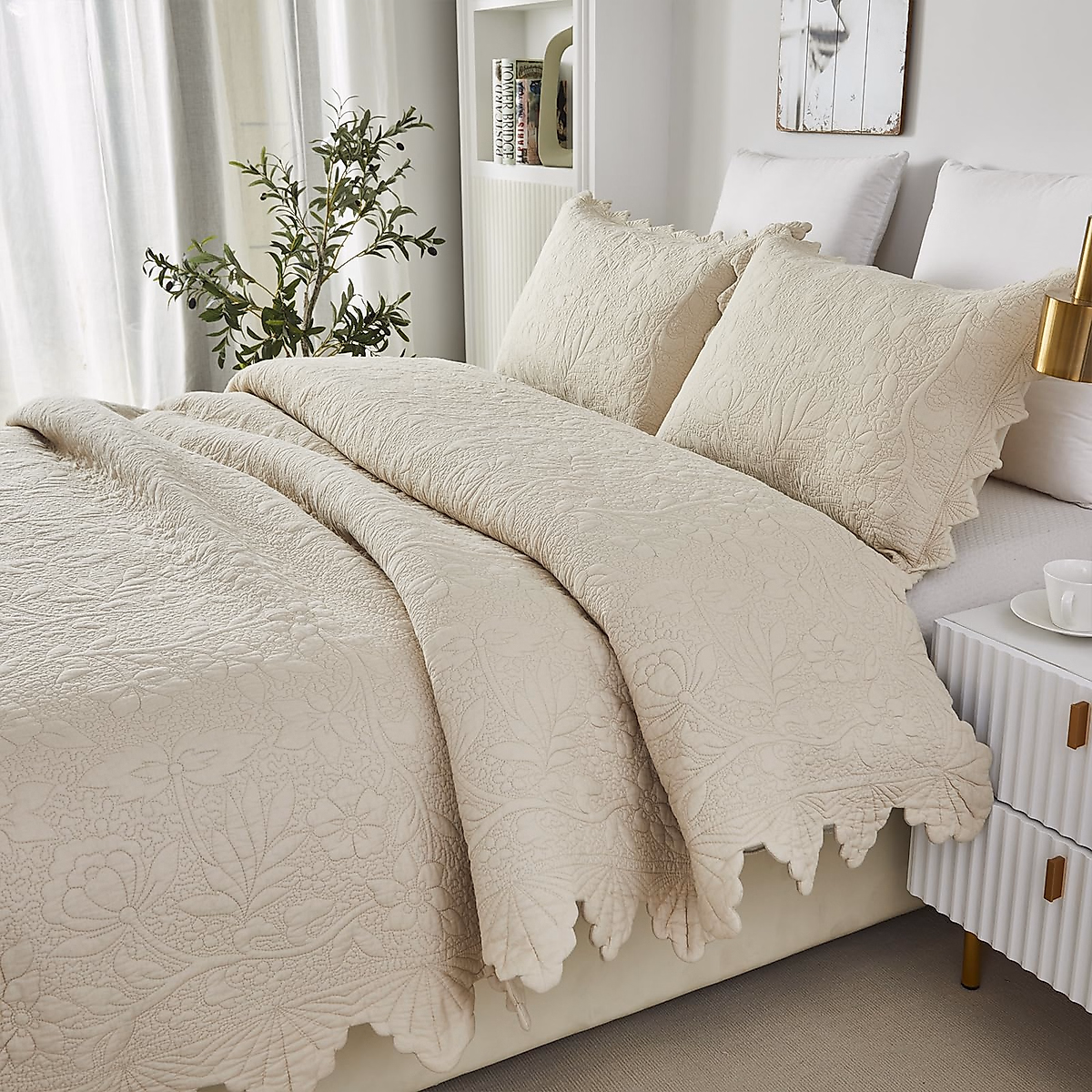 Brandream Beige Quilts Queen King Size Cotton Farmhouse Matelasse Coverlet Scalloped Edge Bedspreads Luxury Quilt Bedding Set 3-Piece 98x106