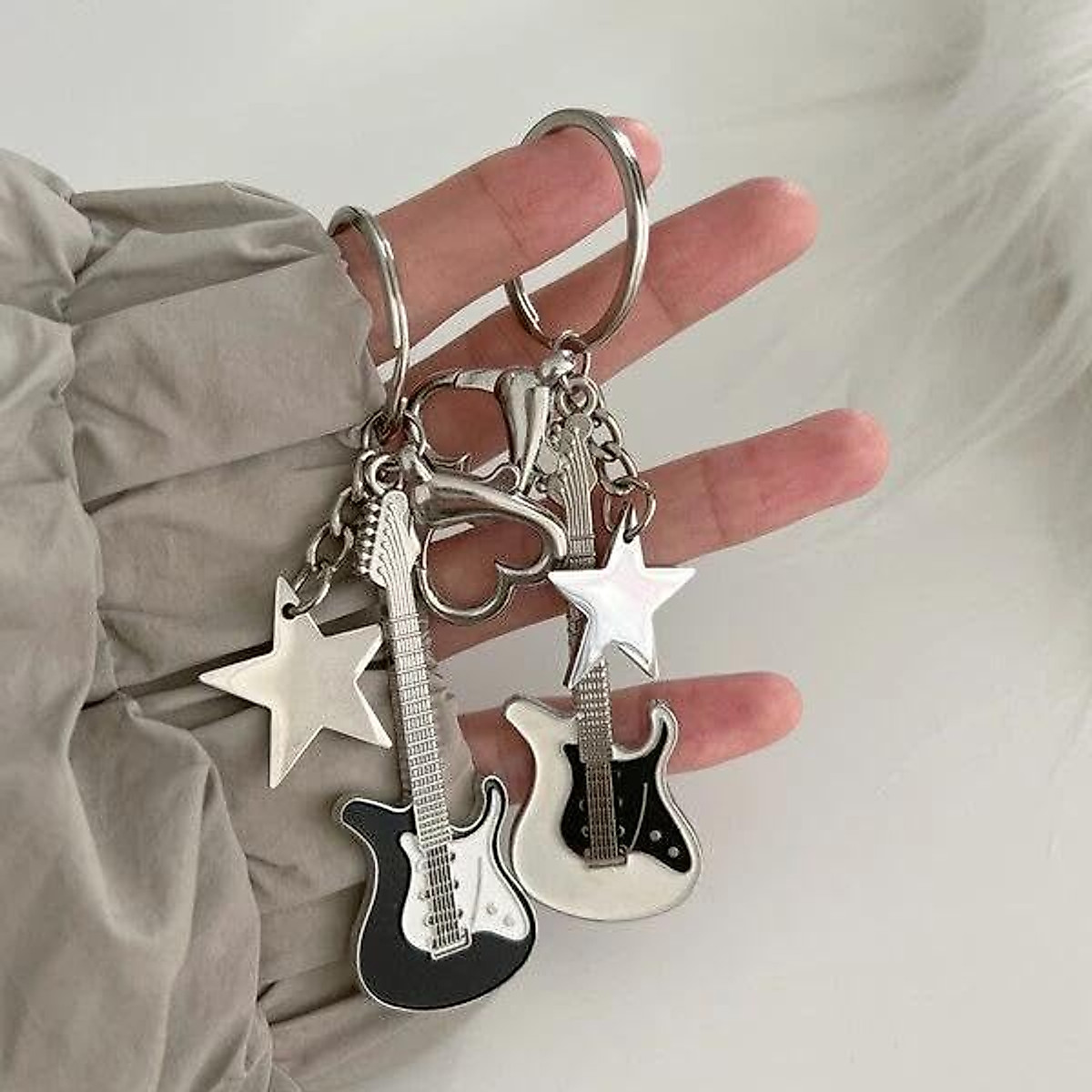 mdgfge Punk Music Guitar Keychain Musical Instrument Star Cute Bass Keyring Electric Guitar Key Rings Key Holder Pendant for Women Men Music Lovers (2 Pcs)