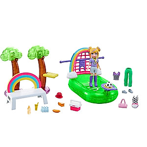 ​Polly Pocket Soccer Splash Pack with 3-inch Polly Doll, Field/Pool, Ball Launch Feature, Rainbow Soccer Net, Soccer Ball, Soccer & Fashion Accessories, Great Gift for Ages 4 Years Old & Up