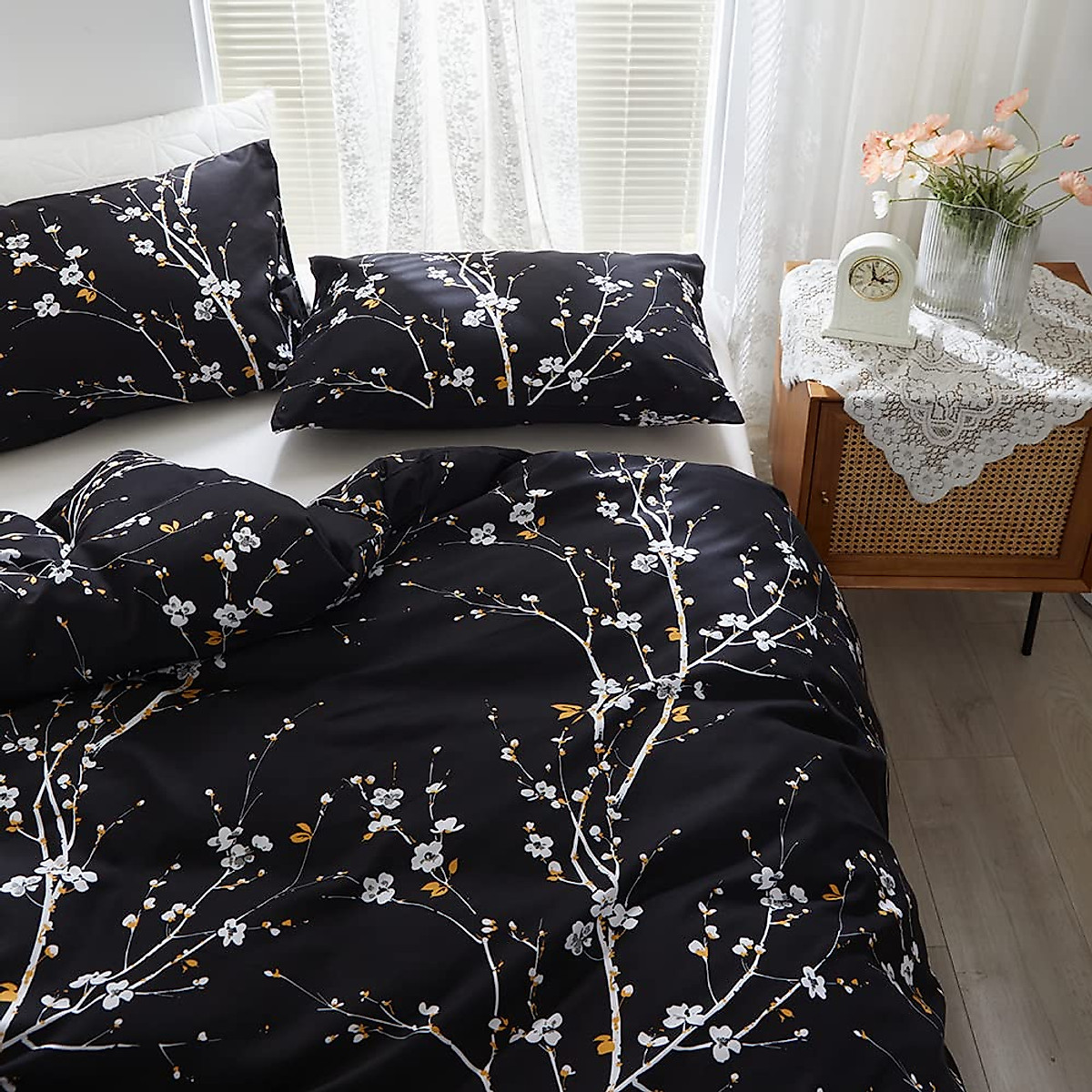 ARYURBU Floral Duvet Cover Set Queen Size with 2 Pillowcases Black, Flower Branch Printed Design, Lightweight Soft Microfiber Comforter Cover Bedding Set 3pcs with Zipper Closure and Corner Ties
