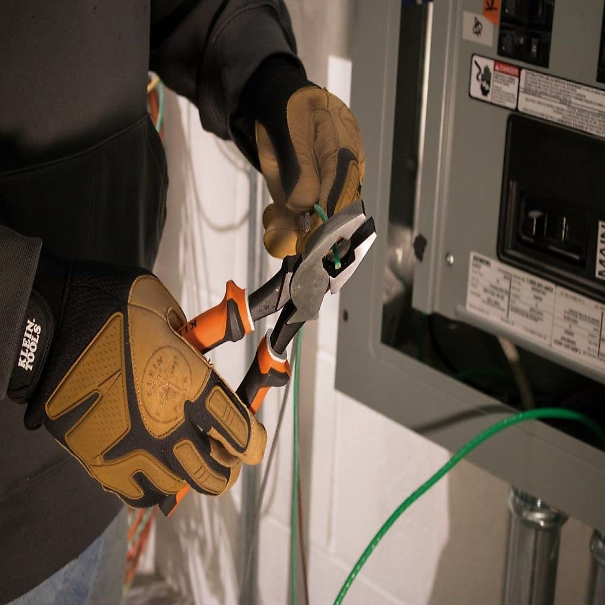 Klein Tools 94130 1000V Insulated Screwdriver Tool Set with #2 Phillips and 1/4-Inch Cabinet Slim Tips, 2 Pliers and Wire Stripper