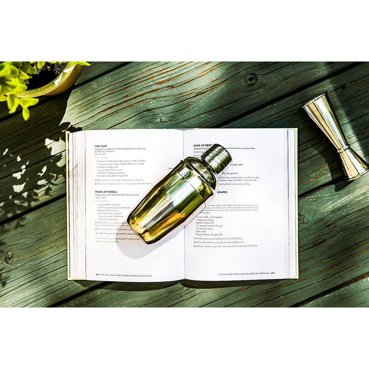 The New York Times Essential Book of Cocktails (Second Edition): Over 400 Classic Drink Recipes With Great Writing from The New York Times (The Ultimate Guide to Entertaining and Bartending)