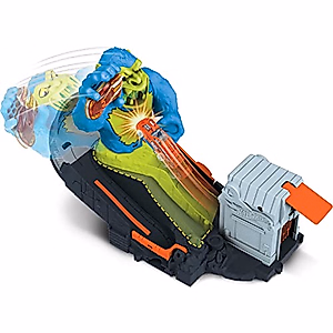 Hot Wheels Toxic Ape Attack Play Set for Kids 4 to 8 Years Old, Launch Included Car at Moving Purple Ape to Defeat It Before It Knocks Cars Off The Track & Destroys Garage