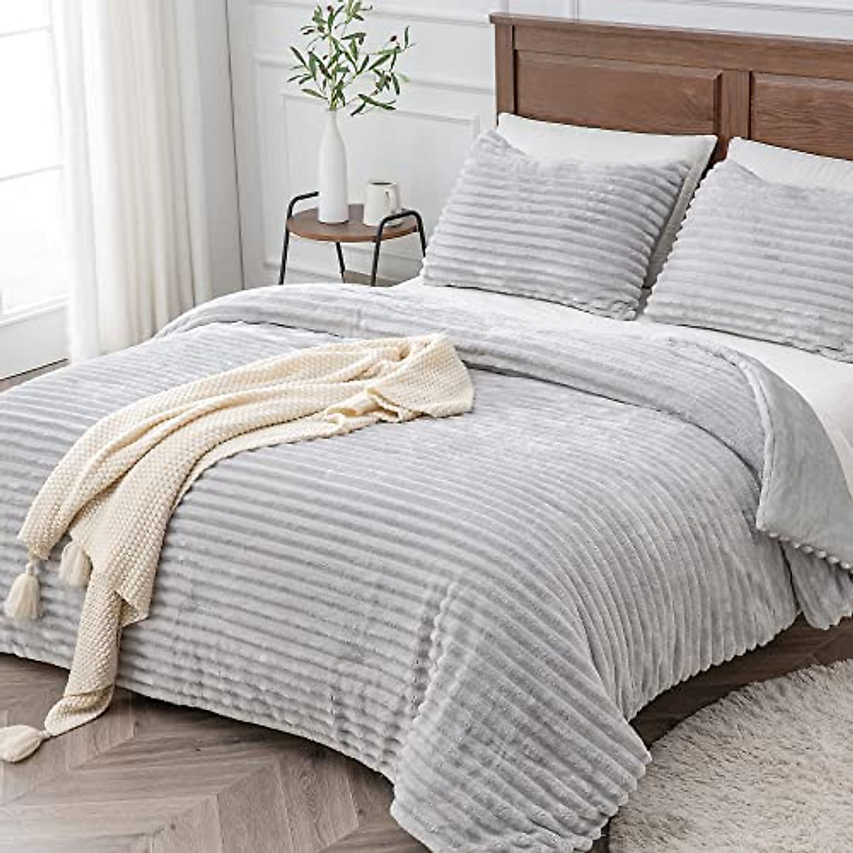 BEDELITE Fleece Queen Comforter Set -Super Soft & Warm Fluffy Grey Bedding, Luxury Fuzzy Heavy Bed Set for Winter with 2 Pillow Cases