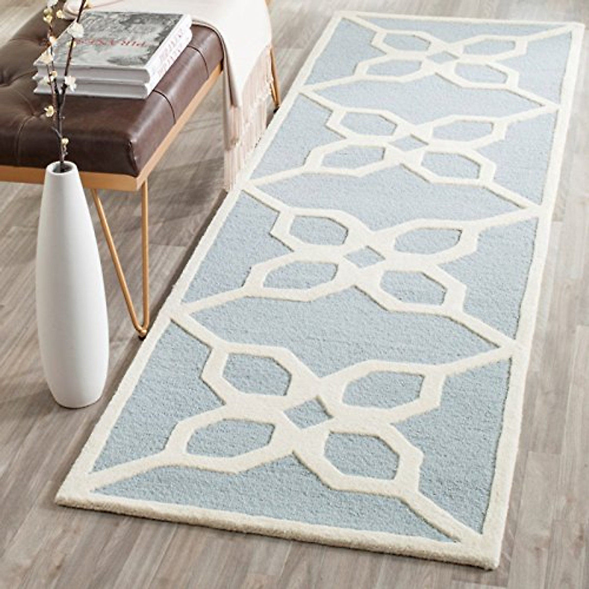SAFAVIEH Cambridge Collection Area Rug - 8' x 10', Blue & Ivory, Handmade Geometric Wool, Ideal for High Traffic Areas in Living Room, Bedroom (CAM722B)