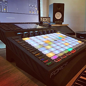 Soundrise PAD STAND 11in x 12in Large Top Plate for Midi Controllers Drum Machines Mixers for Akai MPC Ableton Push 20° Angle (1 X Pad Stand)