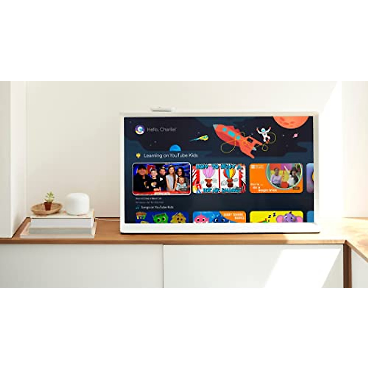 Google Chromecast with Google TV - Streaming Entertainment with Voice Search - Watch Movies, Shows, and Live TV in 4K HDR Streaming Media Player - Includes Pouch and Cleaning Cloth - Snow