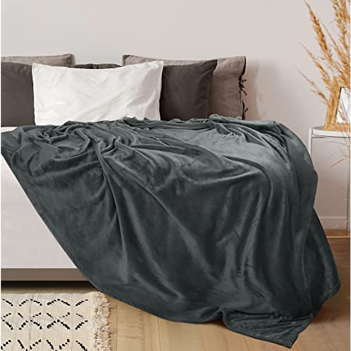 Utopia Bedding Fleece Blanket King Size Grey 300GSM Luxury Bed Blanket Anti-Static Fuzzy Soft Blanket Microfiber (90x102 Inches)