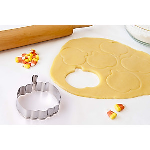 18PCS Halloween Cookie Cutters - Pumpkin,Witch,Bat,Ghost,Cat,Tombstone,Spider, Skull,Candy Corn, Owl,Hat,Cauldron,Broom Party Supplies