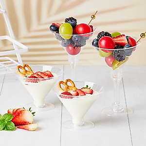 Qeirudu 40 Pack Plastic Martini Glasses, 5 oz Disposable Cocktail Glasses for Party Wine, Margarita, Champagne, Appetizers, Desserts