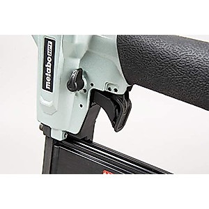 Metabo HPT Pin Nailer Kit | Pro Preferred Brand of Pneumatic Nailers | 23 Gauge | Accepts 1/2-Inch to 2-Inch Pin Nails | Ideal for Paneling, Small Molding, & Fine Trim Work | Built-In Silencer | NP50A