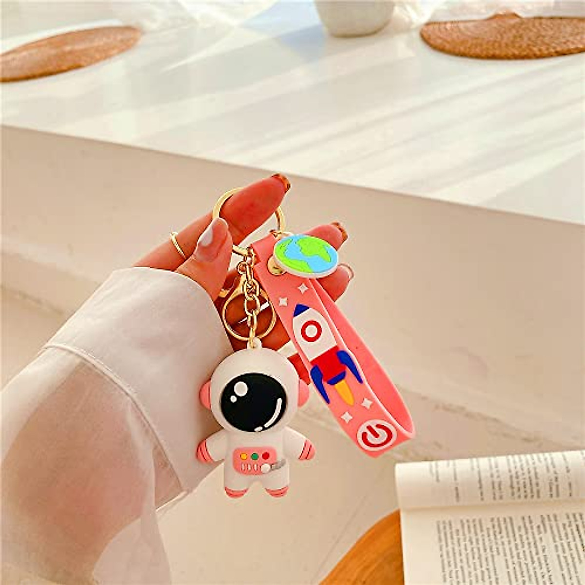 DIWANG LAN Apple AirTag Protective Case Anti-Lost Keychain Accessories Cute Fashion Protective CaseAirTag case Cartoon Anime Spaceman Skin (Pink Astronaut)