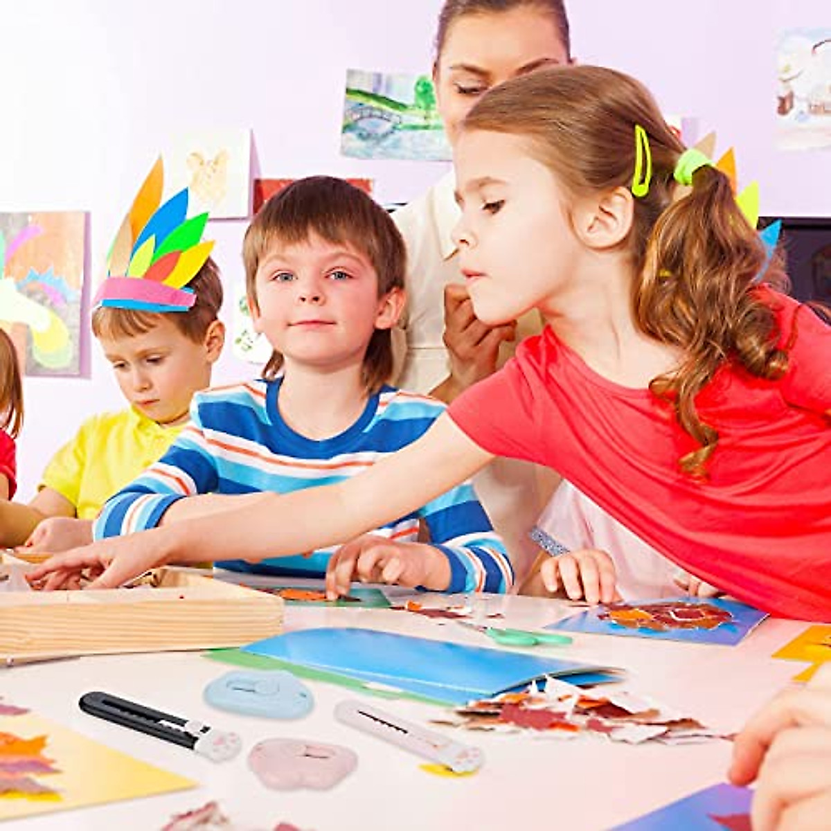 12 Pieces Cute Box Cutter Utility Retractable Knives, 6 Cartoon Cat Claw Box Cutters Pointed, 6 Cloud Pointed Cute Cardboard Cutter Razor Knife Smooth Pointed Mechanism for Office and Home Use